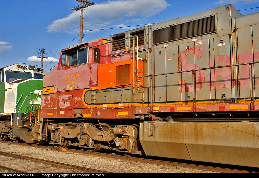 BNSF 925 In Storage